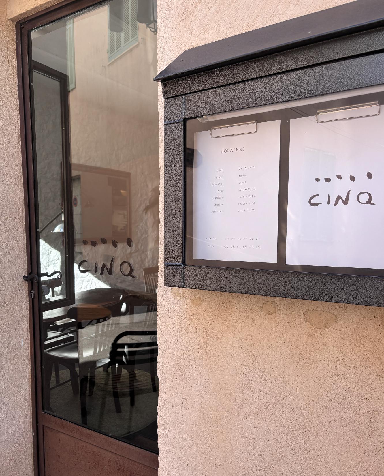 Cinq est un restaurant à Tourrettes-sur-Loup – Raisin