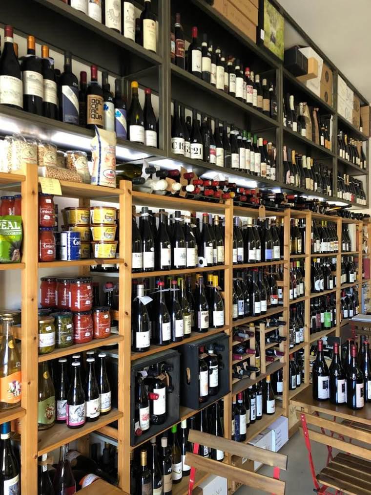 Enoteca Bar Elisa is a wine shop Located In Benevento - Raisin