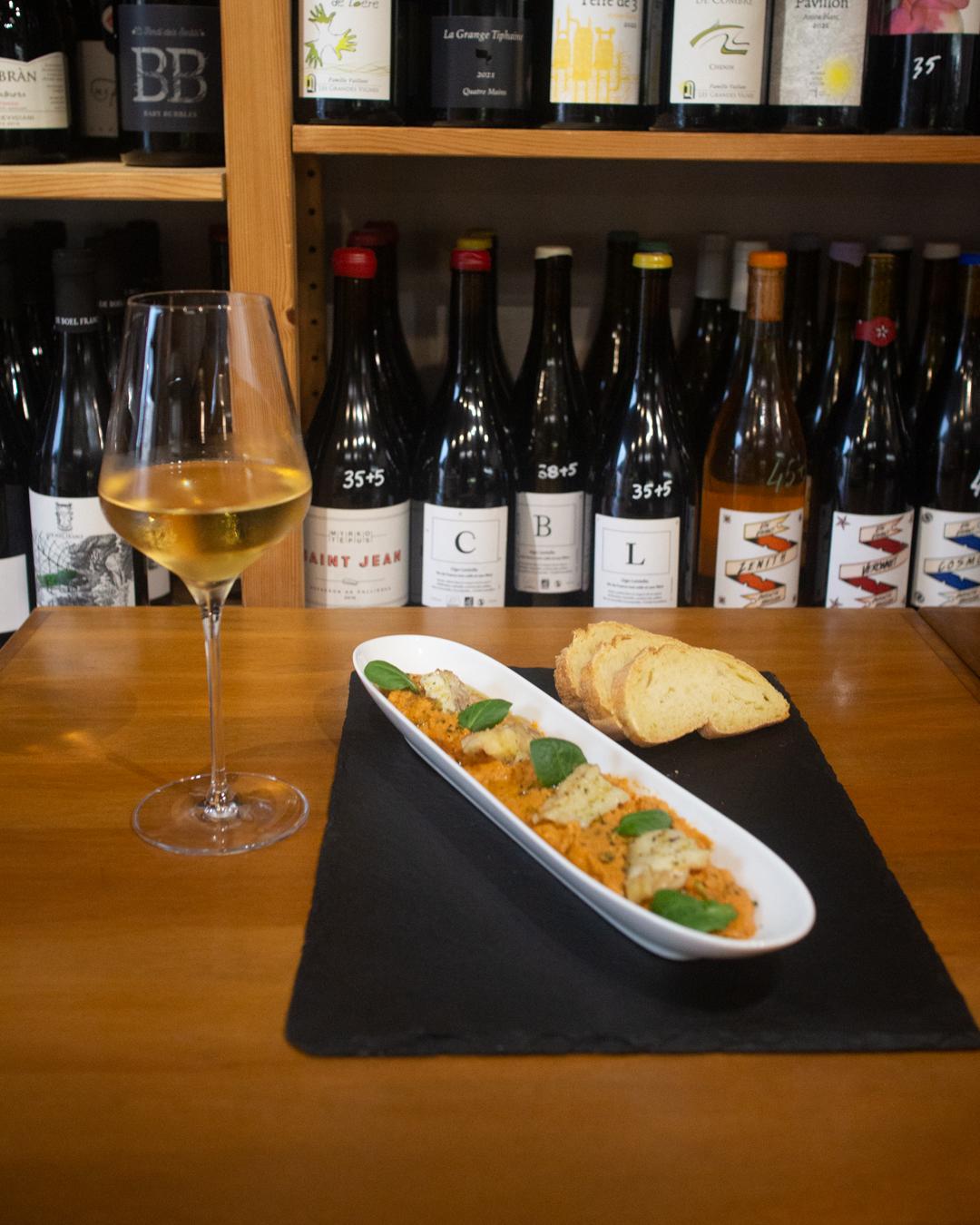 Enoteca Bar Elisa is a wine shop Located In Benevento - Raisin